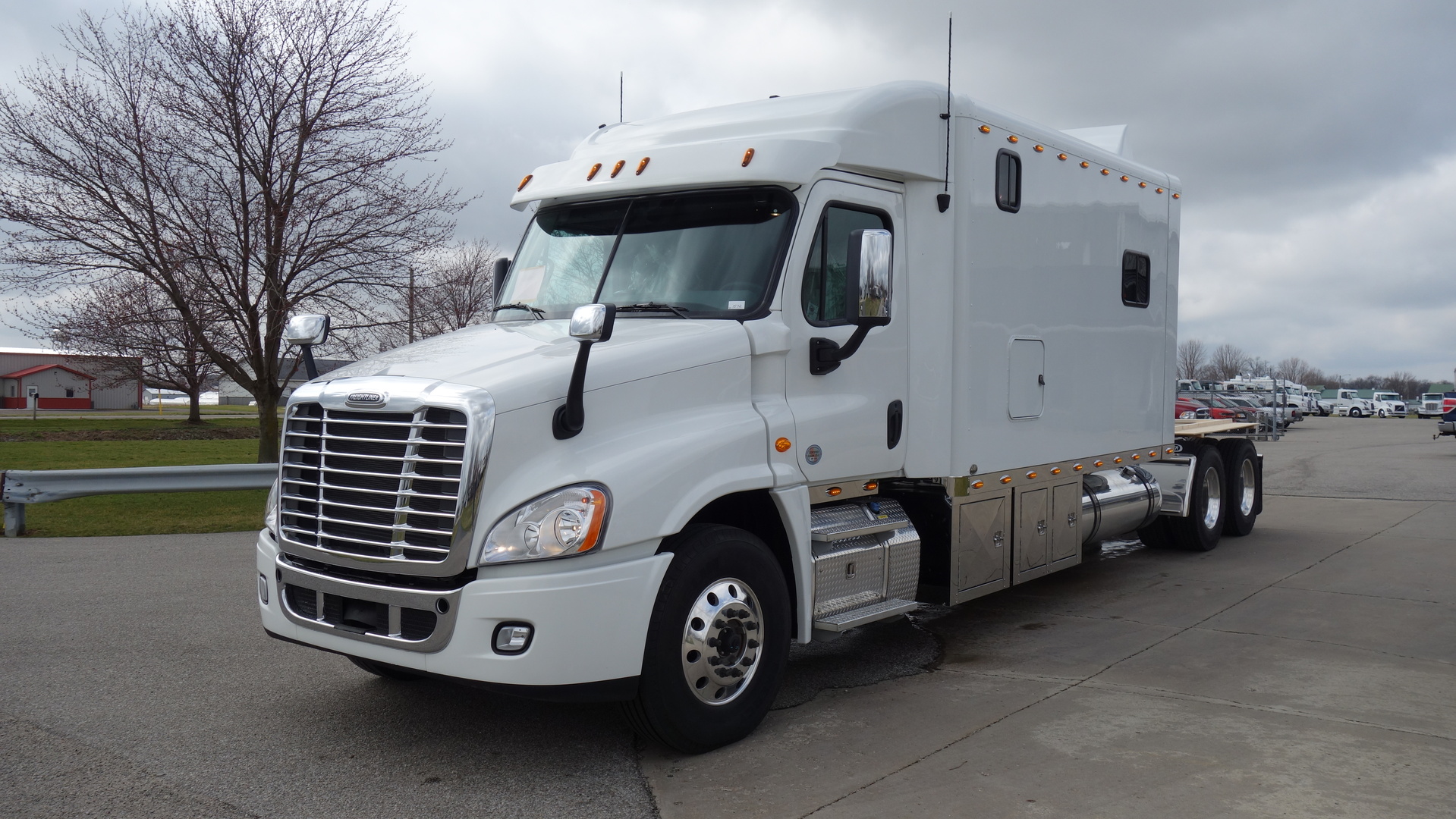 Freightliner Cascadia :: ARI Legacy Sleepers